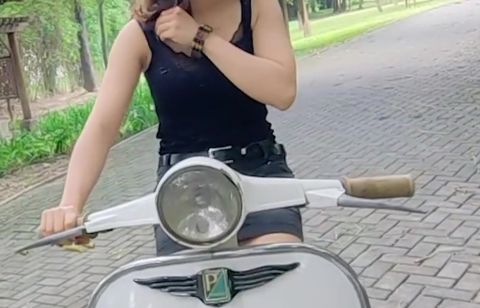 smoking - Vespa Babes