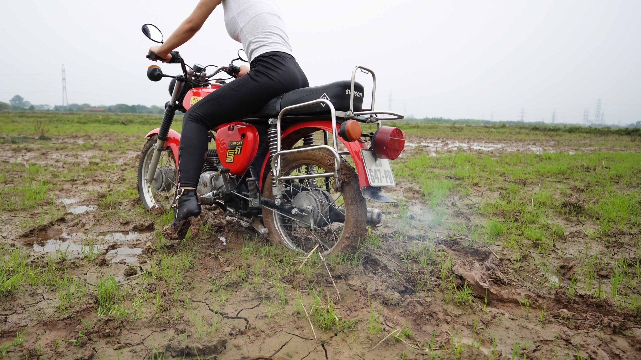 Choking in motorbike smoke | Stuck | 17 Minutes - Vespa Babes