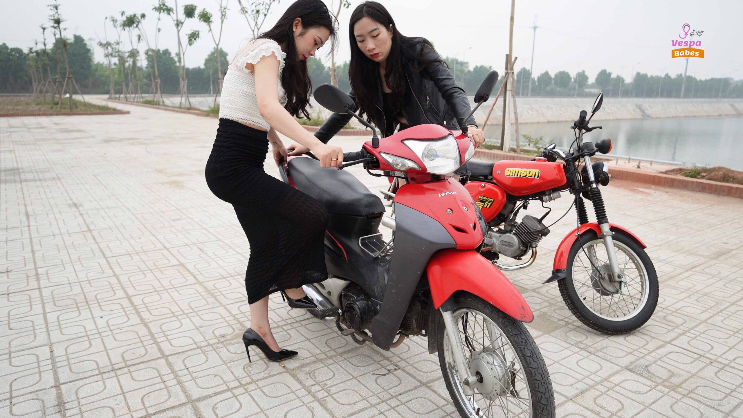 Kickstart Double – Kickstart | 17 Minutes - Vespa Babes