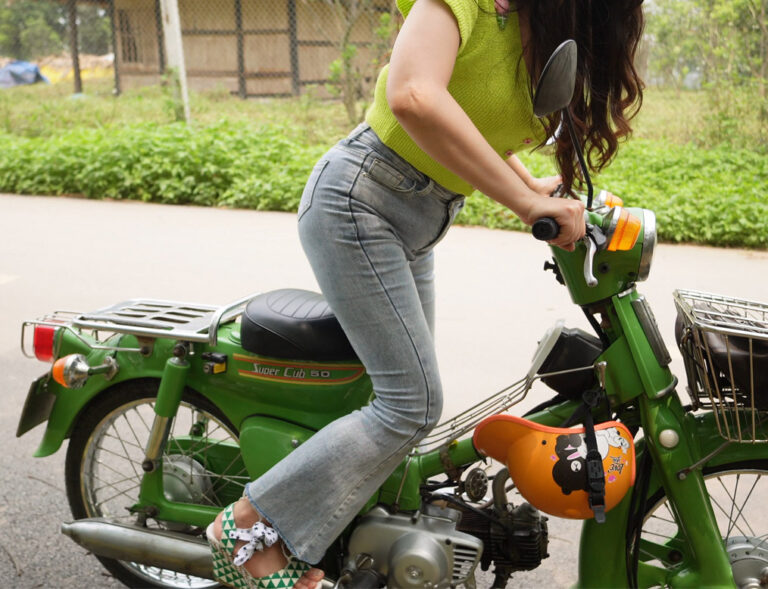 Teasing a girl riding a motorbike | Kickstart - Vespa Babes