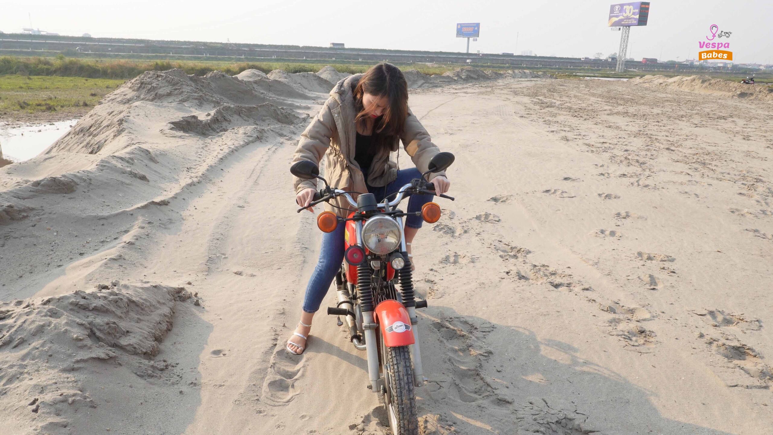 Quinn and the sandy dead end - Vespa Babes